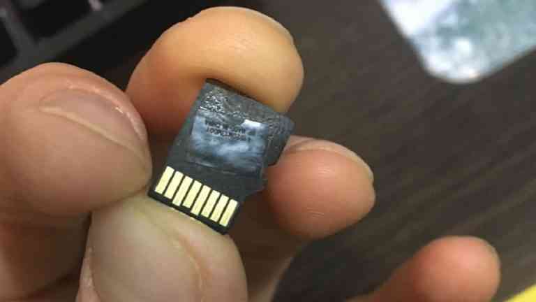 Possible Counterfeit MicroSD Card Totally Melted in the Nintendo Switch