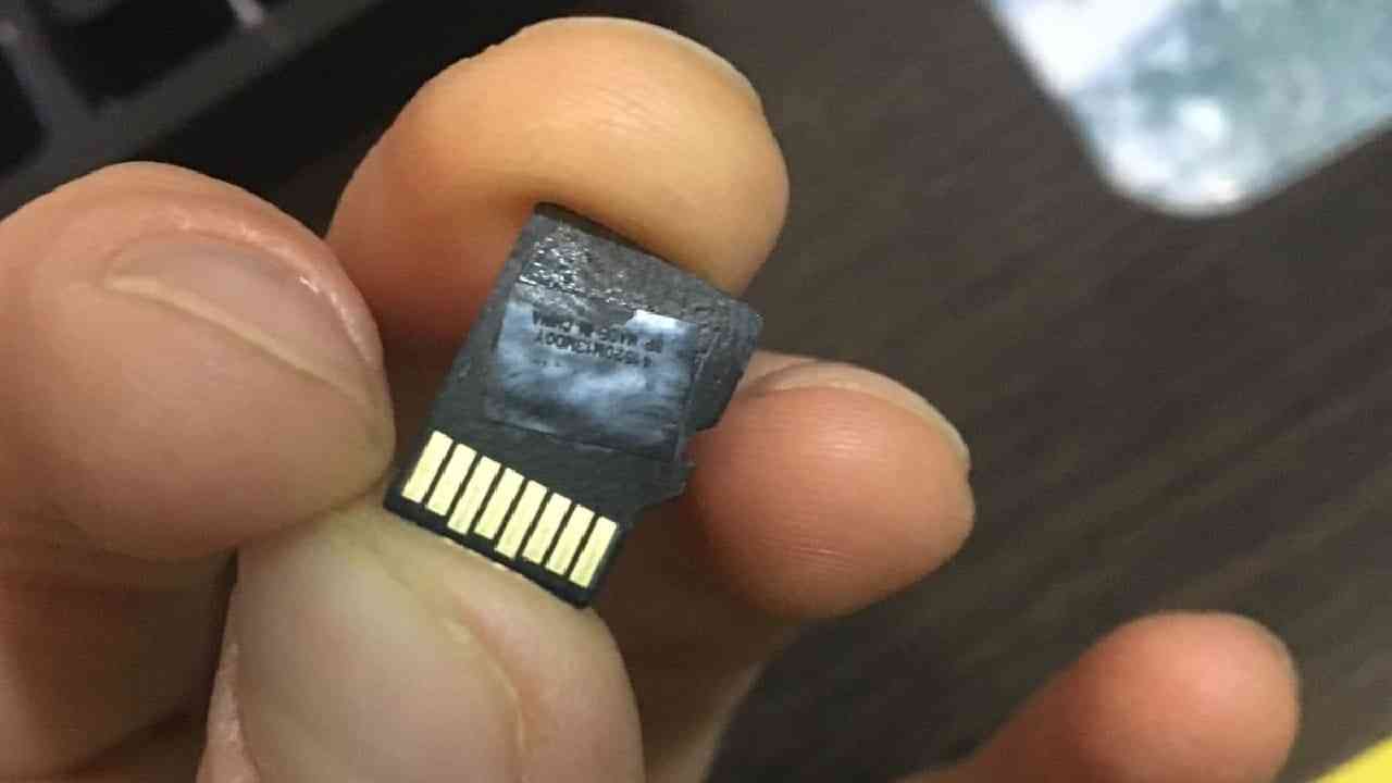 Possible Counterfeit MicroSD Card Totally Melted in the Nintendo Switch