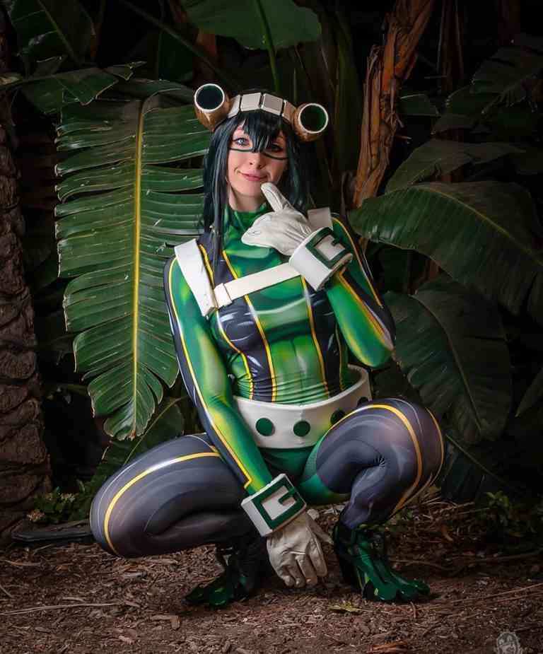 Sweet Smile & Gorgeous Figure - Feisty Vee's Cosplay Will Turn Your Head
