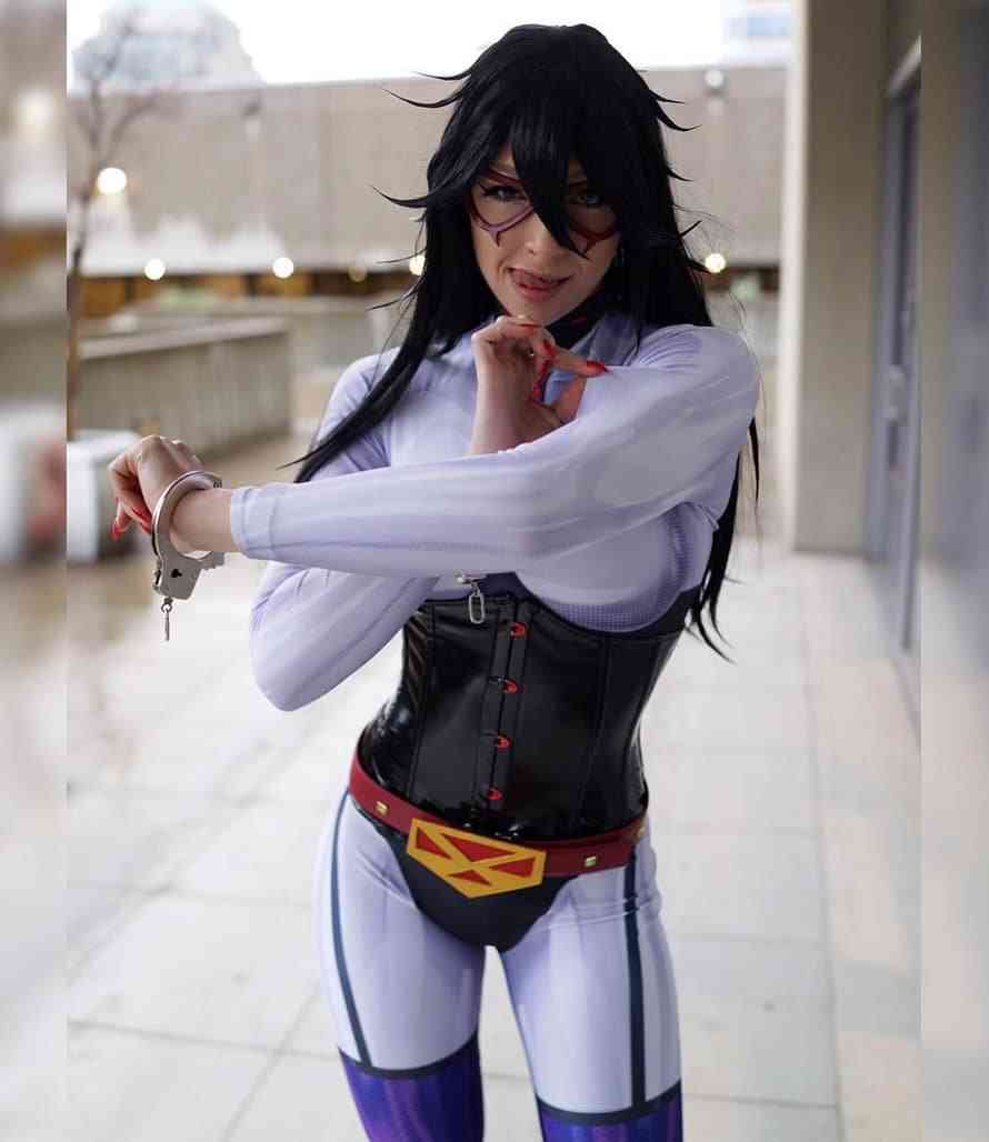 Sweet Smile & Gorgeous Figure - Feisty Vee's Cosplay Will Turn Your Head