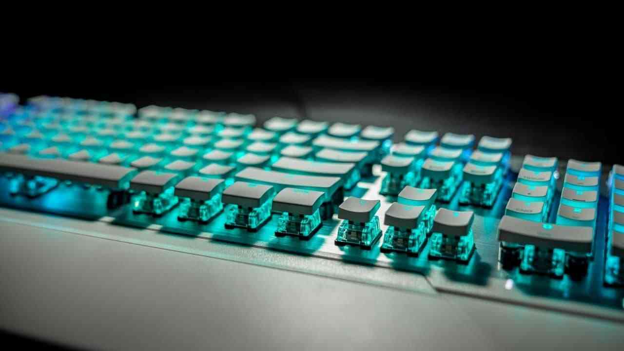 ROCCAT Vulcan 122 AIMO Mechanical Keyboard is Smart, Sleek, and Stylish