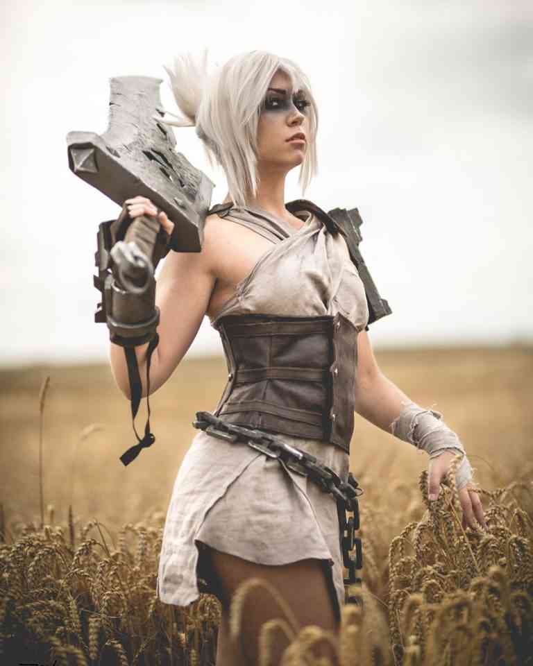 Satiella's Cosplay Will Warm Your Heart & Get Your Blood Pumping