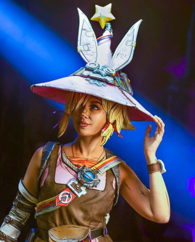 The Illustrious Hendo Art Cosplay Is Showing Us Her Skilled Craftmanship